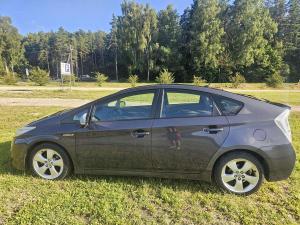 Pelēks Toyota Prius 2010 Viļņa, ar dzinēja tilpumu 1.80 L un nobraukumu 338 tūkst. km par 5000 €, foto 3 vietnē AUTOMOTO.COM.LV