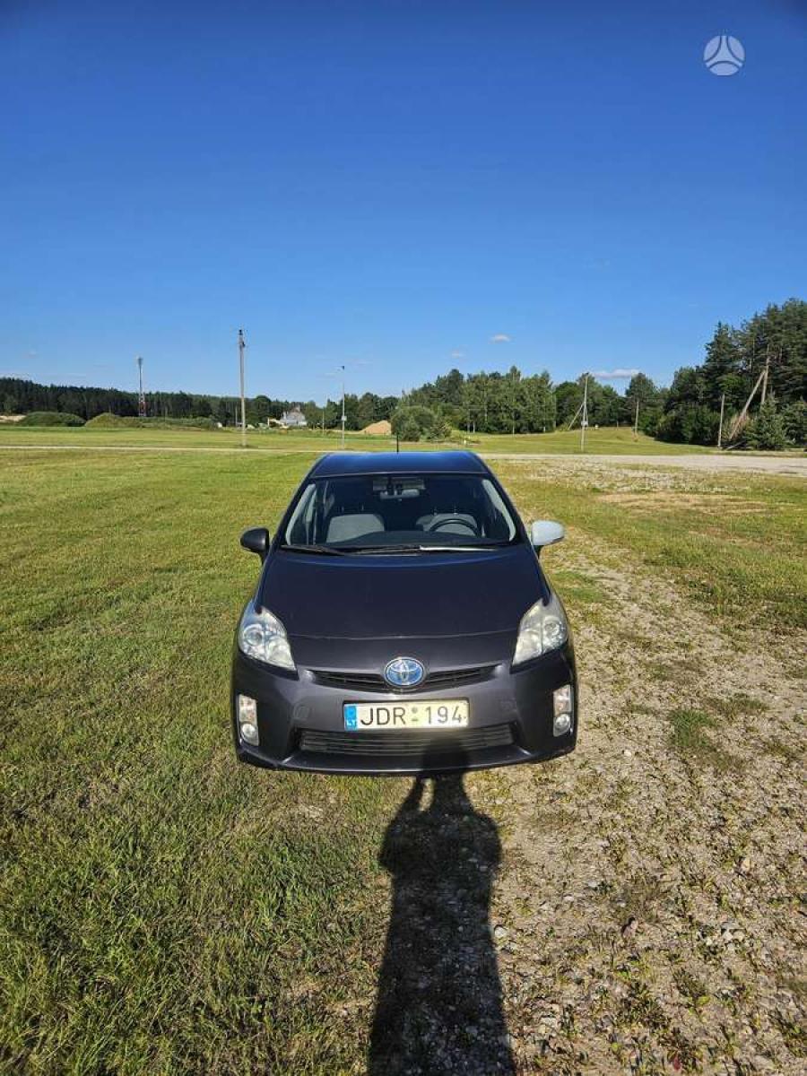 Pelēks Toyota Prius 2010 Viļņa, ar dzinēja tilpumu 1.80 L un nobraukumu 338 tūkst. km par 5000 €, foto 4 vietnē AUTOMOTO.COM.LV