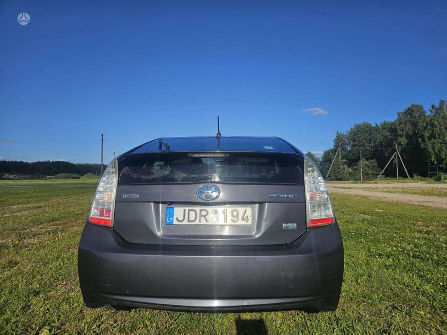 Pelēks Toyota Prius 2010 Viļņa, ar dzinēja tilpumu 1.80 L un nobraukumu 338 tūkst. km par 5000 €, foto 5 vietnē AUTOMOTO.COM.LV