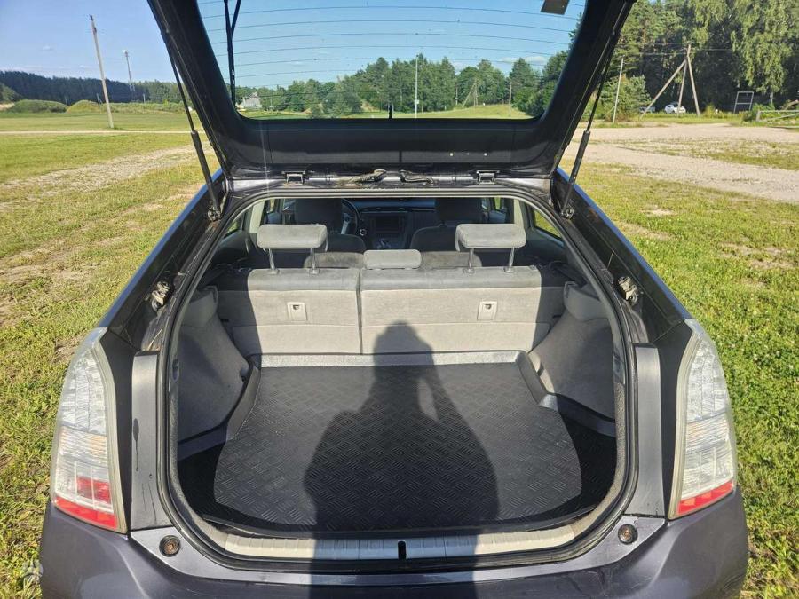 Pelēks Toyota Prius 2010 Viļņa, ar dzinēja tilpumu 1.80 L un nobraukumu 338 tūkst. km par 5000 €, foto 7 vietnē AUTOMOTO.COM.LV