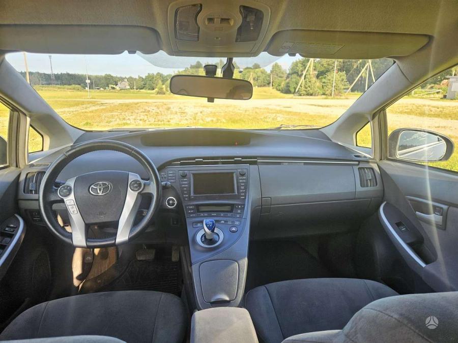 Pelēks Toyota Prius 2010 Viļņa, ar dzinēja tilpumu 1.80 L un nobraukumu 338 tūkst. km par 5000 €, foto 11 vietnē AUTOMOTO.COM.LV