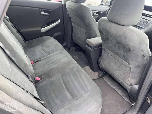 Pelēks Toyota Prius 2010 Panevēža, ar dzinēja tilpumu 1.80 L un nobraukumu 243 tūkst. km par 4900 €, foto 11 vietnē AUTOMOTO.COM.LV