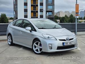 Pelēks Toyota Prius 2010 Tallina, ar dzinēja tilpumu 1.80 L un nobraukumu 334 tūkst. km par 4498 €, foto  vietnē AUTOMOTO.COM.LV