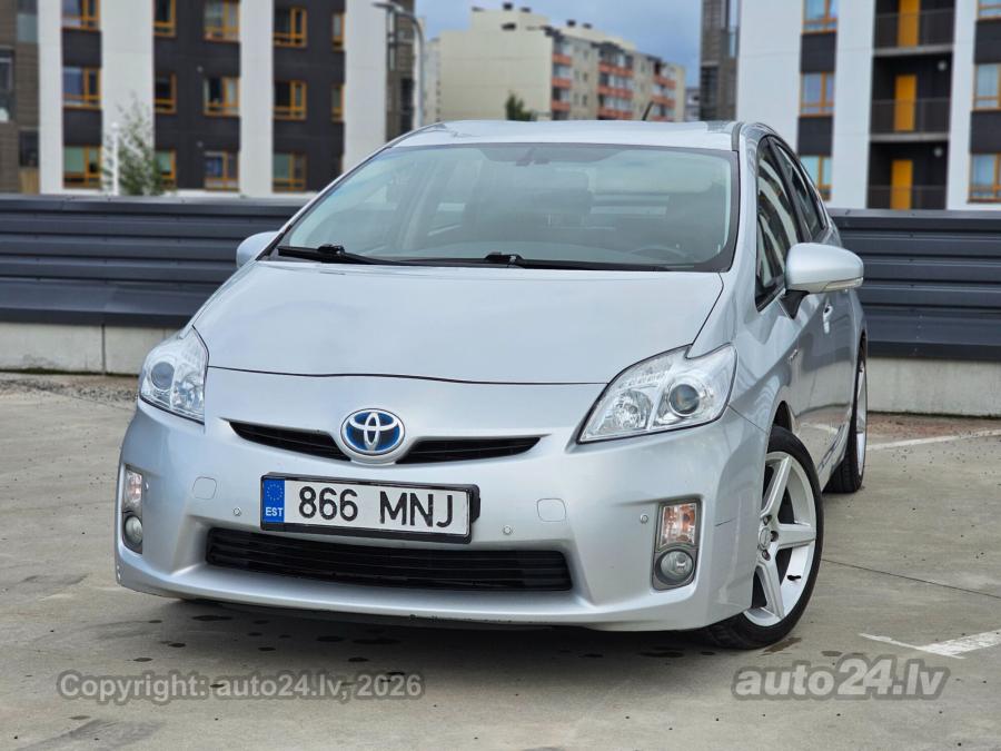 Pelēks Toyota Prius 2010 Tallina, ar dzinēja tilpumu 1.80 L un nobraukumu 334 tūkst. km par 4498 €, foto 3 vietnē AUTOMOTO.COM.LV