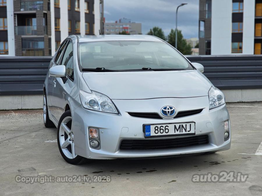 Pelēks Toyota Prius 2010 Tallina, ar dzinēja tilpumu 1.80 L un nobraukumu 334 tūkst. km par 4498 €, foto 4 vietnē AUTOMOTO.COM.LV