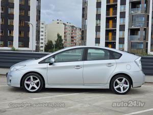 Pelēks Toyota Prius 2010 Tallina, ar dzinēja tilpumu 1.80 L un nobraukumu 334 tūkst. km par 4498 €, foto 6 vietnē AUTOMOTO.COM.LV