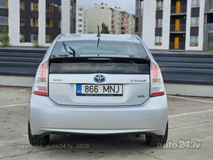 Pelēks Toyota Prius 2010 Tallina, ar dzinēja tilpumu 1.80 L un nobraukumu 334 tūkst. km par 4498 €, foto 8 vietnē AUTOMOTO.COM.LV