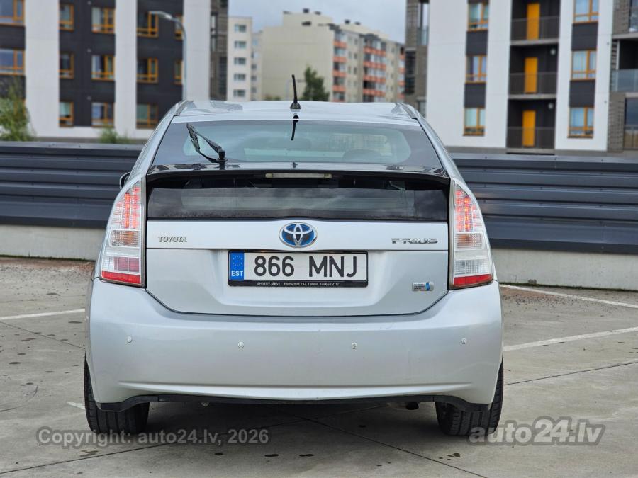 Pelēks Toyota Prius 2010 Tallina, ar dzinēja tilpumu 1.80 L un nobraukumu 334 tūkst. km par 4498 €, foto 8 vietnē AUTOMOTO.COM.LV