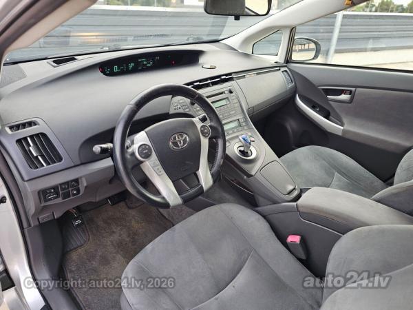 Серый Тойота Приус 2010 в Таллин, объемом двигателя 1.80 л и пробегом 334 тыс. км за 4498 €, фото 10 на AUTOMOTO.COM.LV
