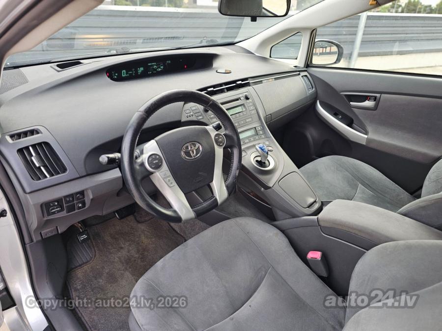 Pelēks Toyota Prius 2010 Tallina, ar dzinēja tilpumu 1.80 L un nobraukumu 334 tūkst. km par 4498 €, foto 10 vietnē AUTOMOTO.COM.LV