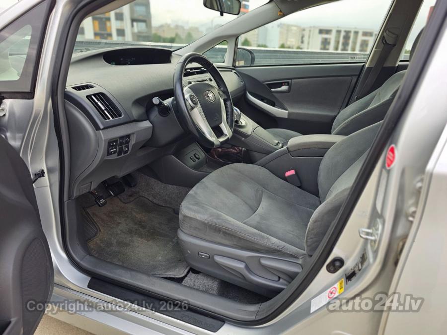 Pelēks Toyota Prius 2010 Tallina, ar dzinēja tilpumu 1.80 L un nobraukumu 334 tūkst. km par 4498 €, foto 11 vietnē AUTOMOTO.COM.LV