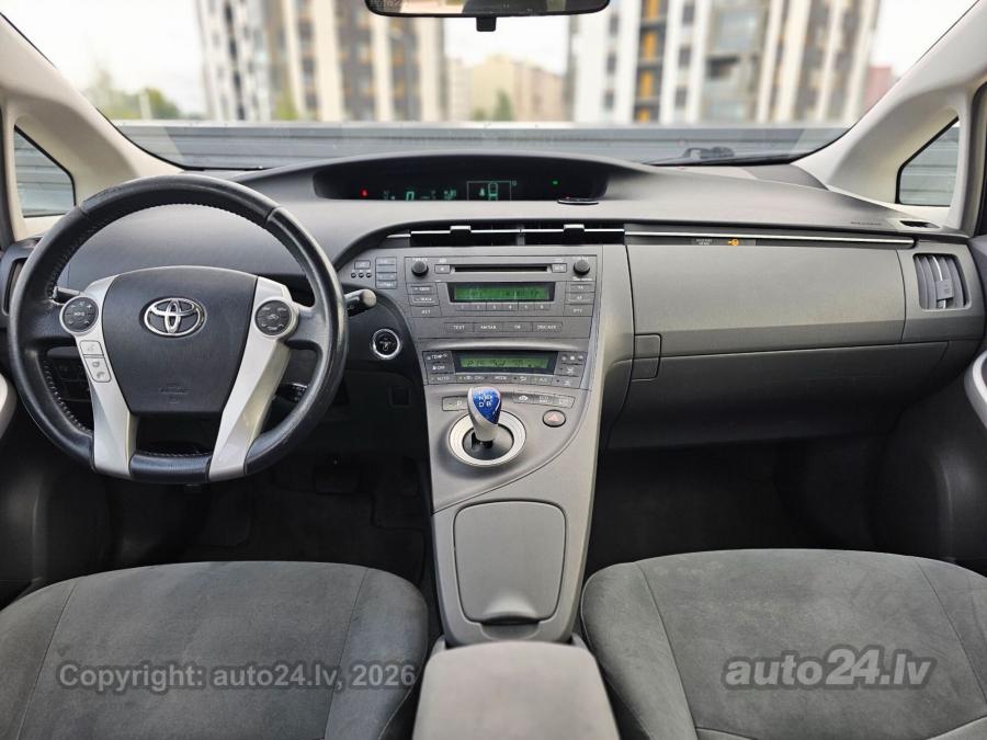 Pelēks Toyota Prius 2010 Tallina, ar dzinēja tilpumu 1.80 L un nobraukumu 334 tūkst. km par 4498 €, foto 12 vietnē AUTOMOTO.COM.LV