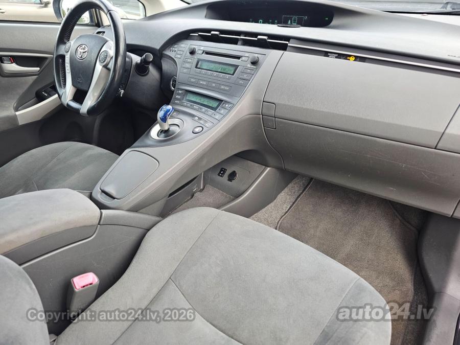 Pelēks Toyota Prius 2010 Tallina, ar dzinēja tilpumu 1.80 L un nobraukumu 334 tūkst. km par 4498 €, foto 13 vietnē AUTOMOTO.COM.LV