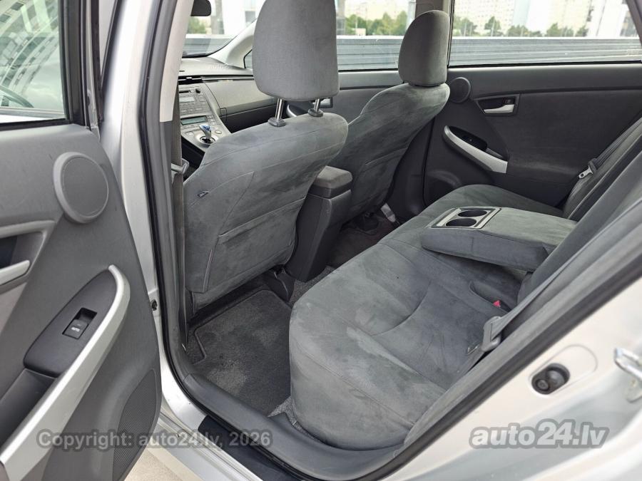 Pelēks Toyota Prius 2010 Tallina, ar dzinēja tilpumu 1.80 L un nobraukumu 334 tūkst. km par 4498 €, foto 14 vietnē AUTOMOTO.COM.LV