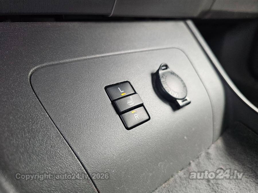 Pelēks Toyota Prius 2010 Tallina, ar dzinēja tilpumu 1.80 L un nobraukumu 334 tūkst. km par 4498 €, foto 18 vietnē AUTOMOTO.COM.LV