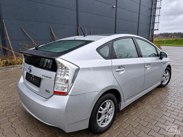 Pelēks Toyota Prius 2010 Viļņa, ar dzinēja tilpumu 1.80 L un nobraukumu 194 tūkst. km par 6850 €, foto 3 vietnē AUTOMOTO.COM.LV