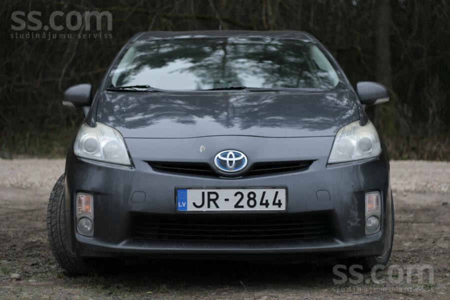 Pelēks Toyota Prius 2011 Rīga, ar dzinēja tilpumu 1.80 L un nobraukumu 240 tūkst. km par 5900 €, foto 2 vietnē AUTOMOTO.COM.LV