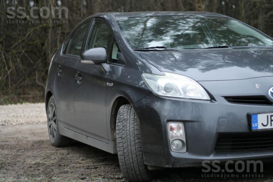 Pelēks Toyota Prius 2011 Rīga, ar dzinēja tilpumu 1.80 L un nobraukumu 240 tūkst. km par 5900 €, foto 3 vietnē AUTOMOTO.COM.LV
