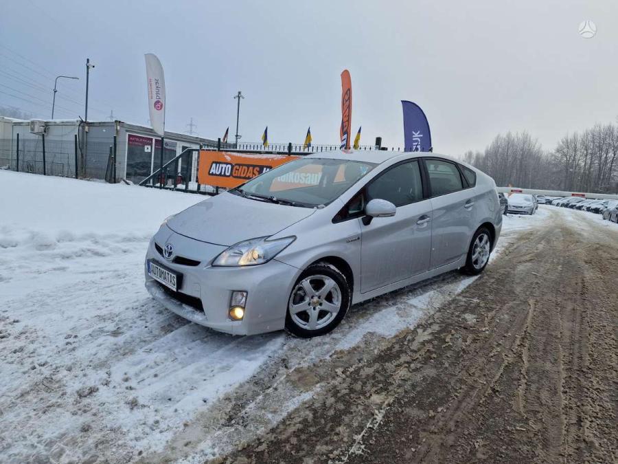 Pelēks Toyota Prius 2011 Kauņa, ar dzinēja tilpumu 1.80 L un nobraukumu 273 tūkst. km par 5990 €, foto 1 vietnē AUTOMOTO.COM.LV