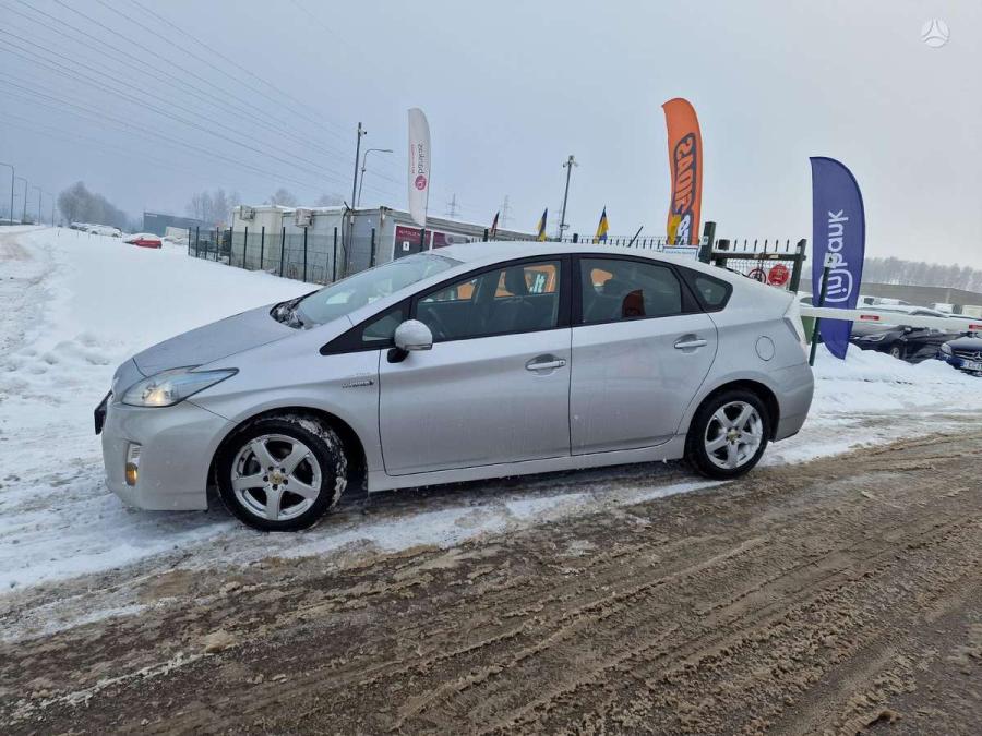 Pelēks Toyota Prius 2011 Kauņa, ar dzinēja tilpumu 1.80 L un nobraukumu 273 tūkst. km par 5990 €, foto 4 vietnē AUTOMOTO.COM.LV