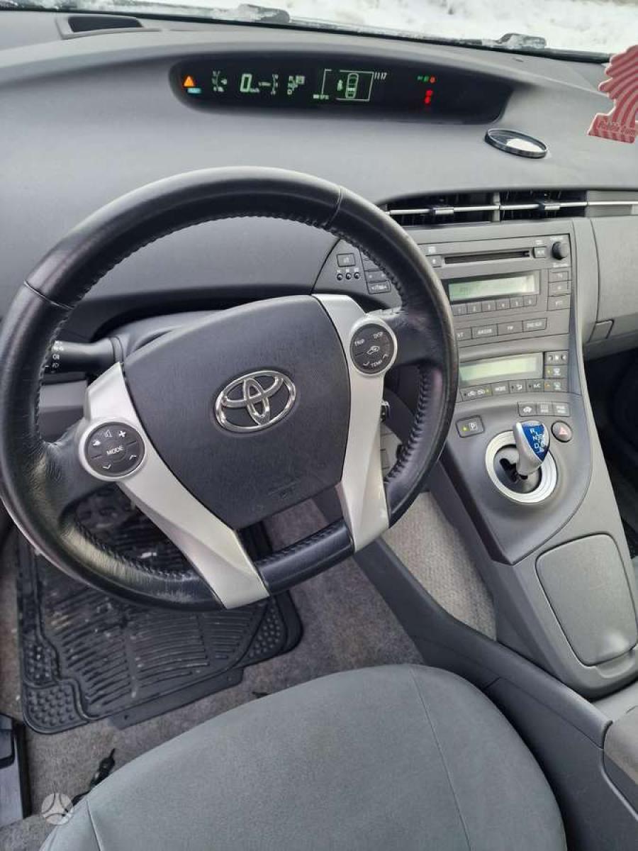 Pelēks Toyota Prius 2011 Kauņa, ar dzinēja tilpumu 1.80 L un nobraukumu 273 tūkst. km par 5990 €, foto 13 vietnē AUTOMOTO.COM.LV