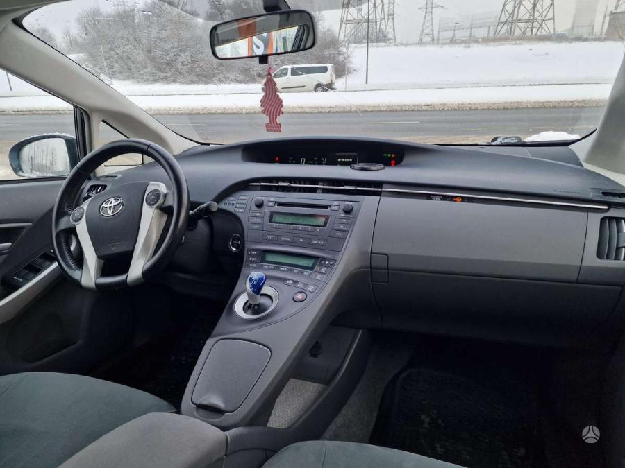 Pelēks Toyota Prius 2011 Kauņa, ar dzinēja tilpumu 1.80 L un nobraukumu 273 tūkst. km par 5990 €, foto 16 vietnē AUTOMOTO.COM.LV