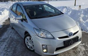 Grey Toyota Prius 2011 in Siauliai, with an engine capacity of 1.80 L and mileage of 250 thousand km for 6950 €, photo 8 on AUTOMOTO.COM.LV