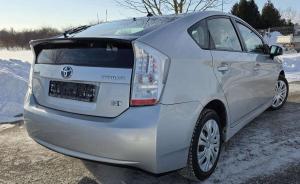 Grey Toyota Prius 2011 in Siauliai, with an engine capacity of 1.80 L and mileage of 250 thousand km for 6950 €, photo 11 on AUTOMOTO.COM.LV