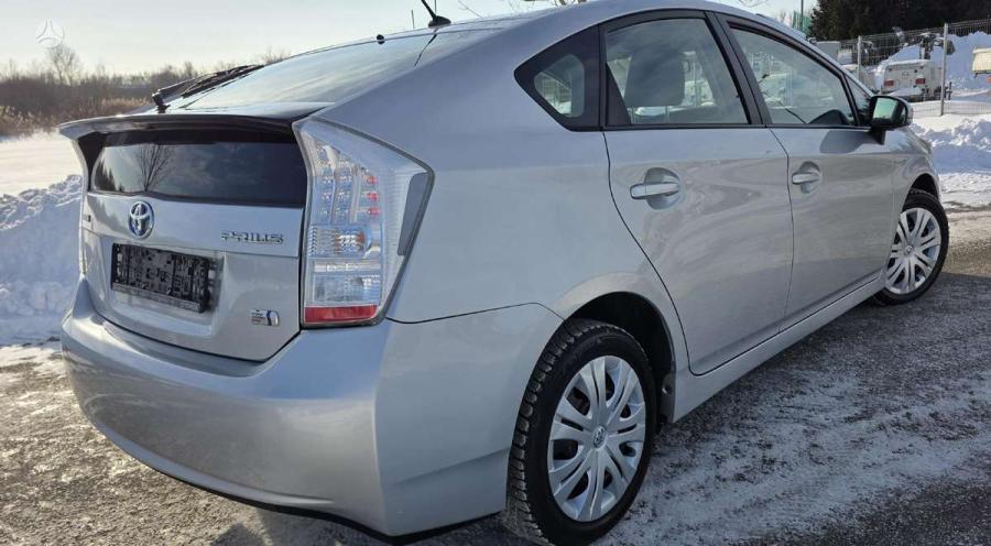 Grey Toyota Prius 2011 in Siauliai, with an engine capacity of 1.80 L and mileage of 250 thousand km for 6950 €, photo 13 on AUTOMOTO.COM.LV