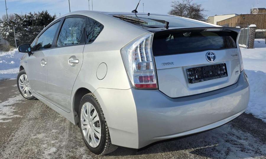 Grey Toyota Prius 2011 in Siauliai, with an engine capacity of 1.80 L and mileage of 250 thousand km for 6950 €, photo 16 on AUTOMOTO.COM.LV