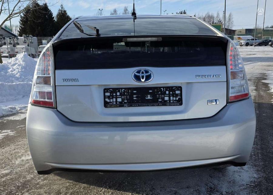 Grey Toyota Prius 2011 in Siauliai, with an engine capacity of 1.80 L and mileage of 250 thousand km for 6950 €, photo 18 on AUTOMOTO.COM.LV
