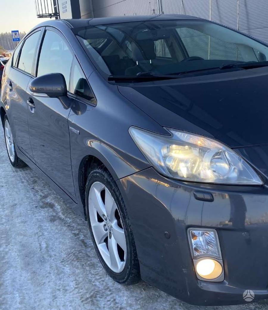 Pelēks Toyota Prius 2011 Viļņa, ar dzinēja tilpumu 1.80 L un nobraukumu 220 tūkst. km par 6999 €, foto 6 vietnē AUTOMOTO.COM.LV