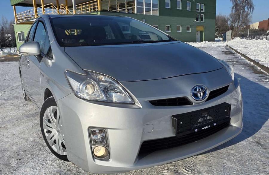 Pelēks Toyota Prius 2011 Šauļi, ar dzinēja tilpumu 1.80 L un nobraukumu 250 tūkst. km par 6650 €, foto 3 vietnē AUTOMOTO.COM.LV
