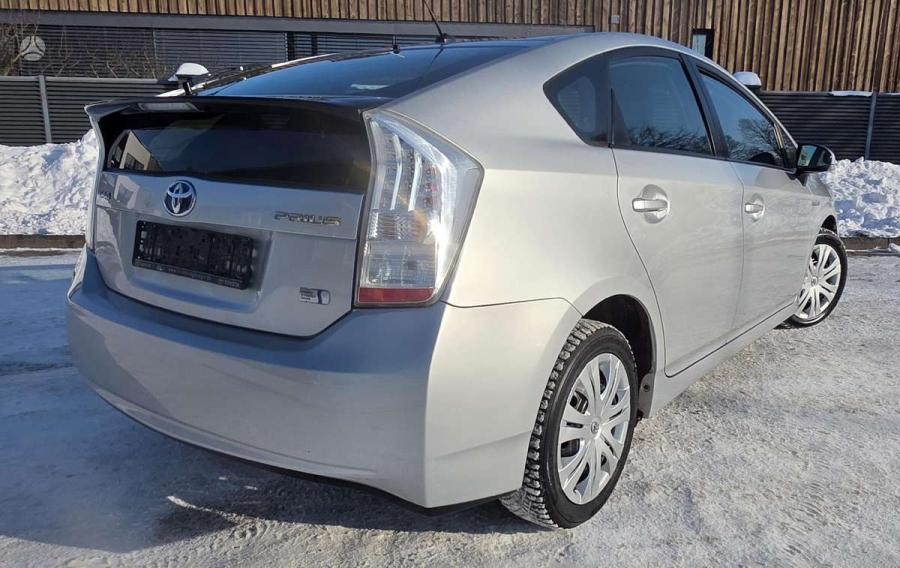 Pelēks Toyota Prius 2011 Šauļi, ar dzinēja tilpumu 1.80 L un nobraukumu 250 tūkst. km par 6650 €, foto 13 vietnē AUTOMOTO.COM.LV