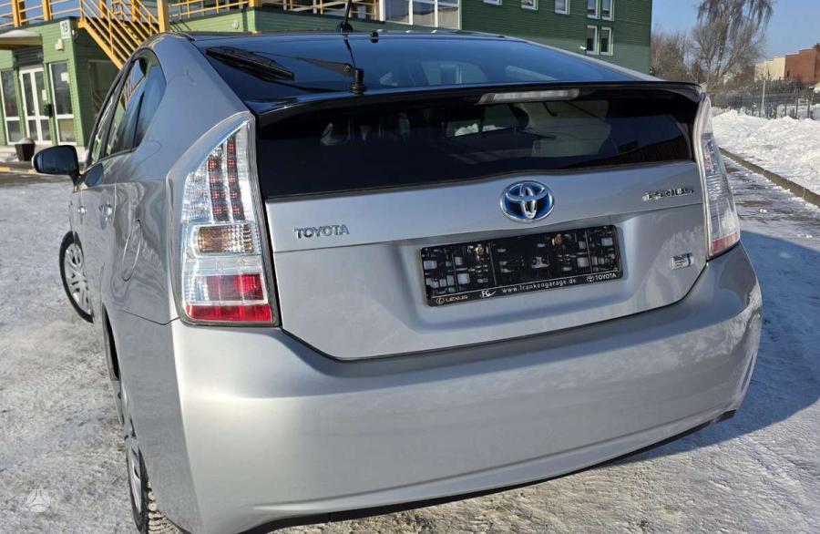 Pelēks Toyota Prius 2011 Šauļi, ar dzinēja tilpumu 1.80 L un nobraukumu 250 tūkst. km par 6650 €, foto 19 vietnē AUTOMOTO.COM.LV