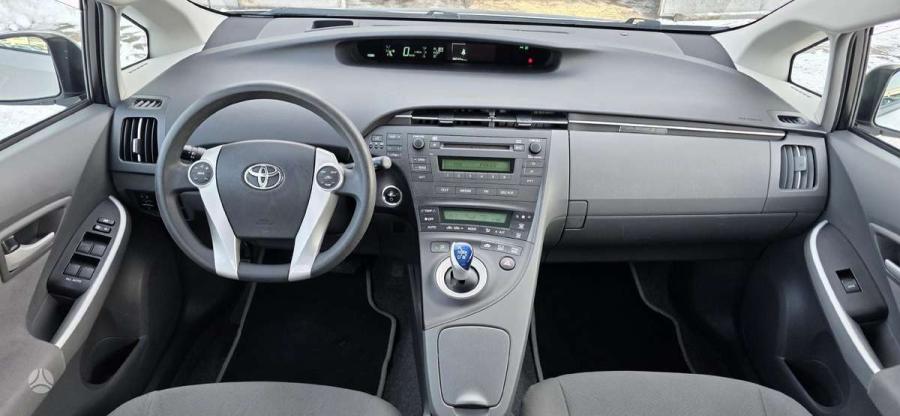 Pelēks Toyota Prius 2011 Šauļi, ar dzinēja tilpumu 1.80 L un nobraukumu 250 tūkst. km par 6650 €, foto 28 vietnē AUTOMOTO.COM.LV