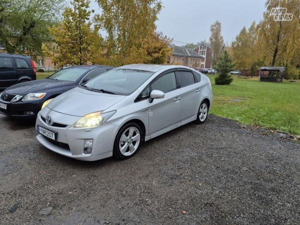 Pelēks Toyota Prius 2011 Šauļi, ar dzinēja tilpumu 1.80 L un nobraukumu 353 tūkst. km par 5150 €, foto 1 vietnē AUTOMOTO.COM.LV