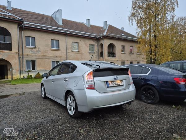 Pelēks Toyota Prius 2011 Šauļi, ar dzinēja tilpumu 1.80 L un nobraukumu 353 tūkst. km par 5150 €, foto 4 vietnē AUTOMOTO.COM.LV