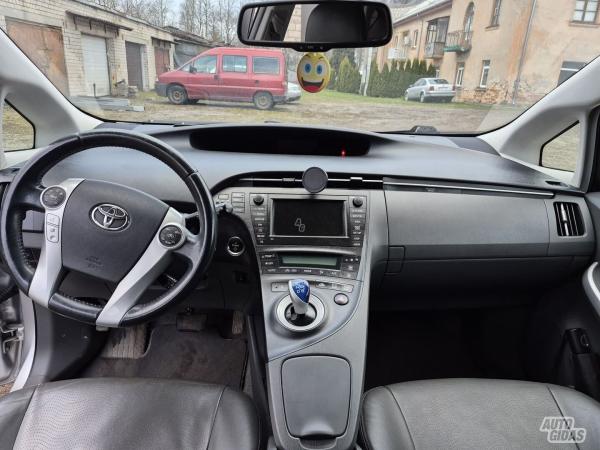 Pelēks Toyota Prius 2011 Šauļi, ar dzinēja tilpumu 1.80 L un nobraukumu 353 tūkst. km par 5150 €, foto 9 vietnē AUTOMOTO.COM.LV