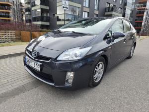 Pelēks Toyota Prius 2011 Viļņa, ar dzinēja tilpumu 1.80 L un nobraukumu 143 tūkst. km par 5900 €, foto  vietnē AUTOMOTO.COM.LV