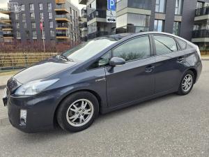 Grey Toyota Prius 2011 in Vilnius, with an engine capacity of 1.80 L and mileage of 143 thousand km for 5900 €, photo 3 on AUTOMOTO.COM.LV
