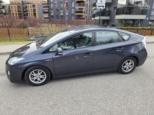 Grey Toyota Prius 2011 in Vilnius, with an engine capacity of 1.80 L and mileage of 143 thousand km for 5900 €, photo 5 on AUTOMOTO.COM.LV