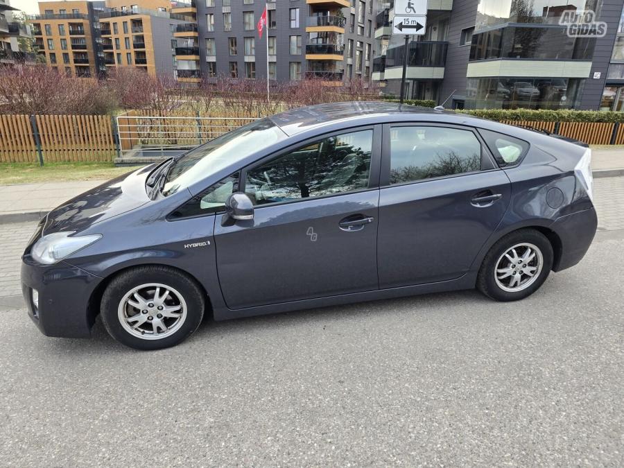 Grey Toyota Prius 2011 in Vilnius, with an engine capacity of 1.80 L and mileage of 143 thousand km for 5900 €, photo 5 on AUTOMOTO.COM.LV