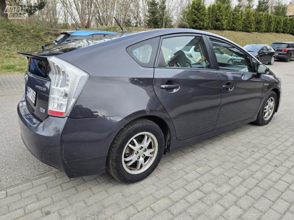 Pelēks Toyota Prius 2011 Viļņa, ar dzinēja tilpumu 1.80 L un nobraukumu 143 tūkst. km par 5900 €, foto 6 vietnē AUTOMOTO.COM.LV