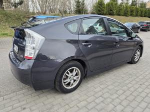Grey Toyota Prius 2011 in Vilnius, with an engine capacity of 1.80 L and mileage of 143 thousand km for 5900 €, photo 7 on AUTOMOTO.COM.LV