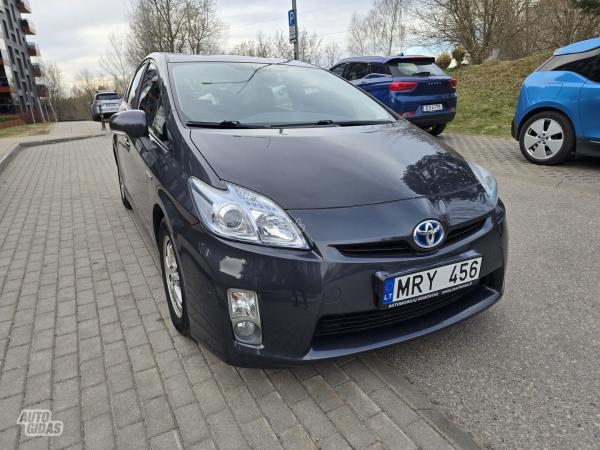 Pelēks Toyota Prius 2011 Viļņa, ar dzinēja tilpumu 1.80 L un nobraukumu 143 tūkst. km par 5900 €, foto 8 vietnē AUTOMOTO.COM.LV