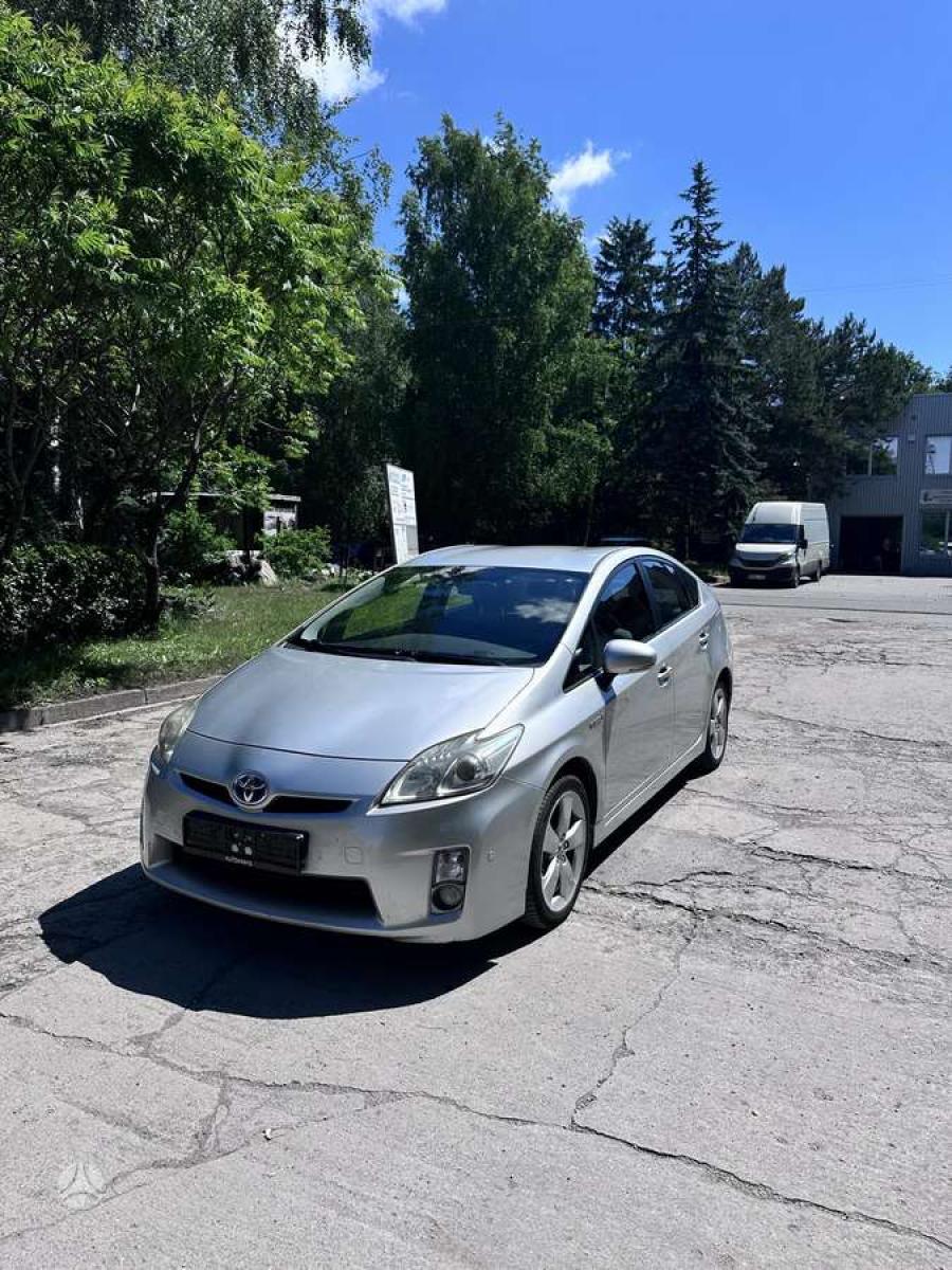 Grey Toyota Prius 2011 in Panevezys, with an engine capacity of 1.80 L and mileage of 230 thousand km for 5800 €, photo 1 on AUTOMOTO.COM.LV
