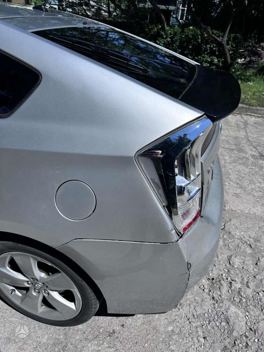 Grey Toyota Prius 2011 in Panevezys, with an engine capacity of 1.80 L and mileage of 230 thousand km for 5800 €, photo 10 on AUTOMOTO.COM.LV