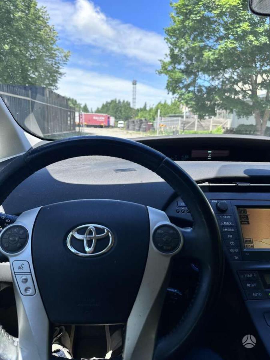Grey Toyota Prius 2011 in Panevezys, with an engine capacity of 1.80 L and mileage of 230 thousand km for 5800 €, photo 14 on AUTOMOTO.COM.LV
