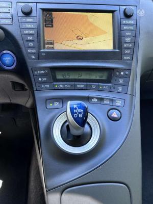 Grey Toyota Prius 2011 in Panevezys, with an engine capacity of 1.80 L and mileage of 230 thousand km for 5800 €, photo 15 on AUTOMOTO.COM.LV